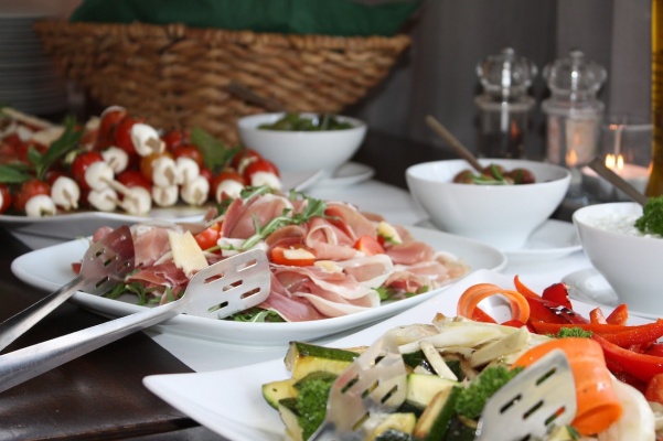 3 claves para mejorar la presentación del buffet de hotel | The Gourmet ...