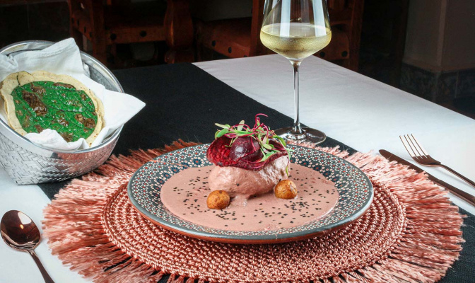 Mole rosa, la salsa mexicana inspirada en una parroquia | The Gourmet ...