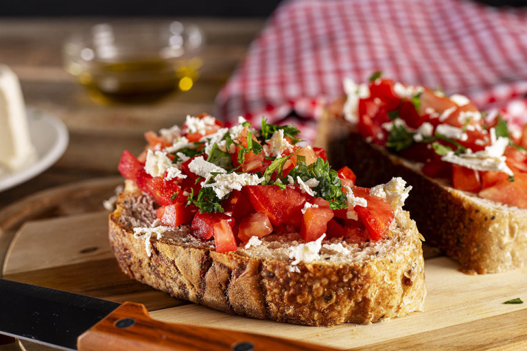 Bruschetta, uno de los entrantes italianos más famosos | The Gourmet ...